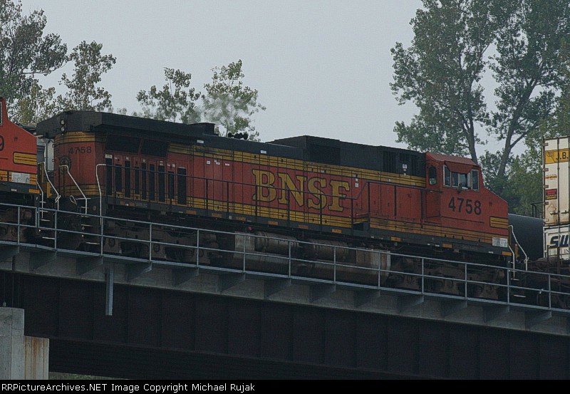 BNSF 4758
